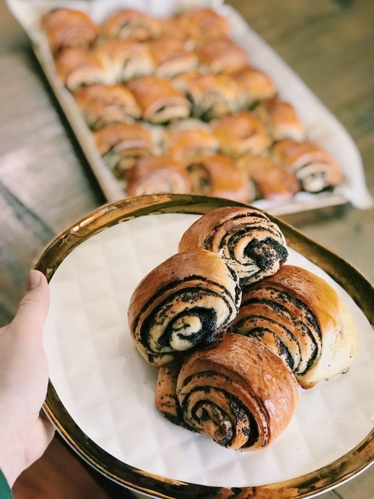 Easy Poppy Seed Rolls – Grabandgorecipes